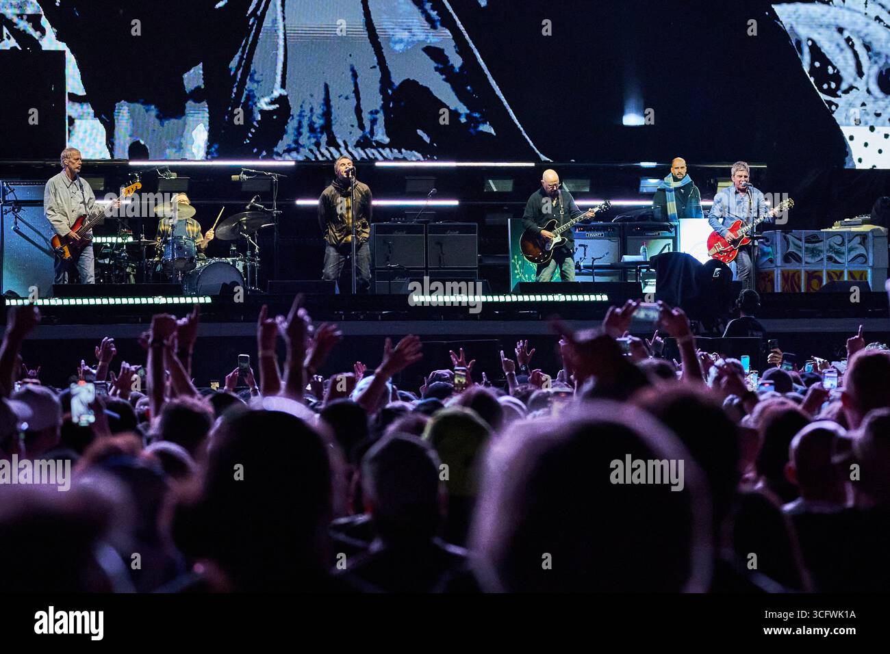 Liam Gallagher (third from left) and Noel Gallagher (right) of Oasis ...