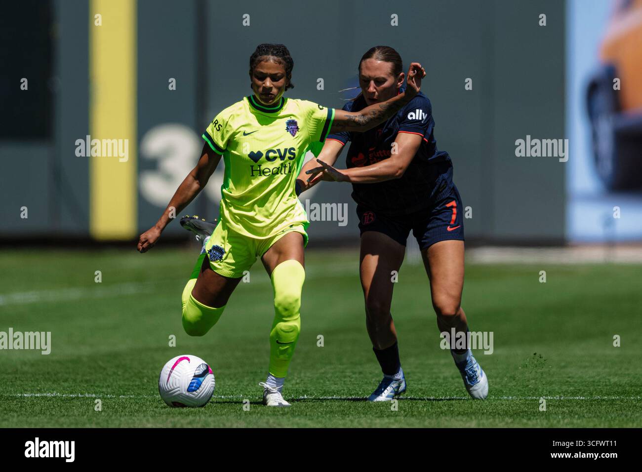 SAN FRANCISCO, CA - AUGUST 23: Bay FC midfielder Taylor Huff (7) pushes ...