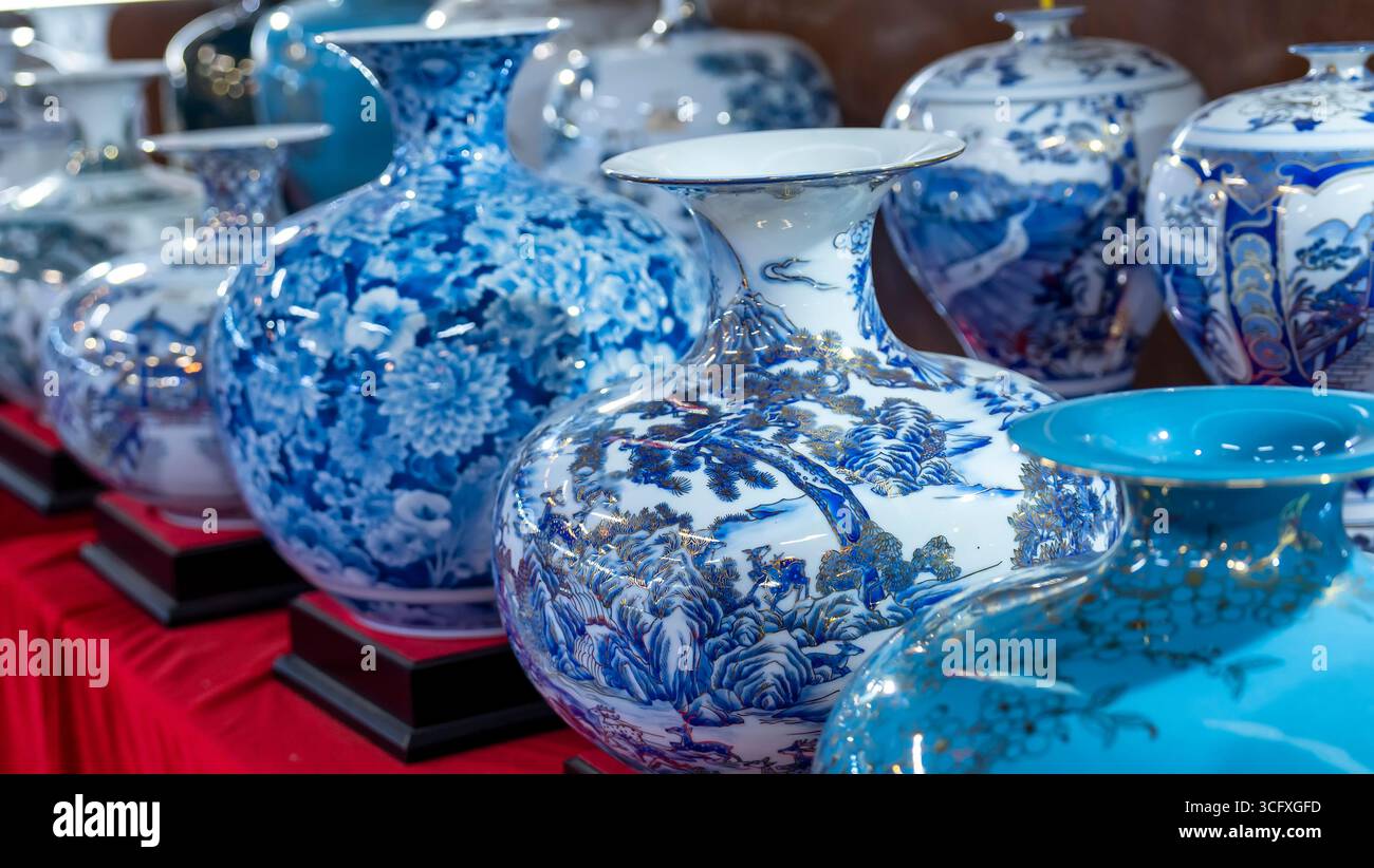 Bo bat pottery hi-res stock photography and images - Alamy