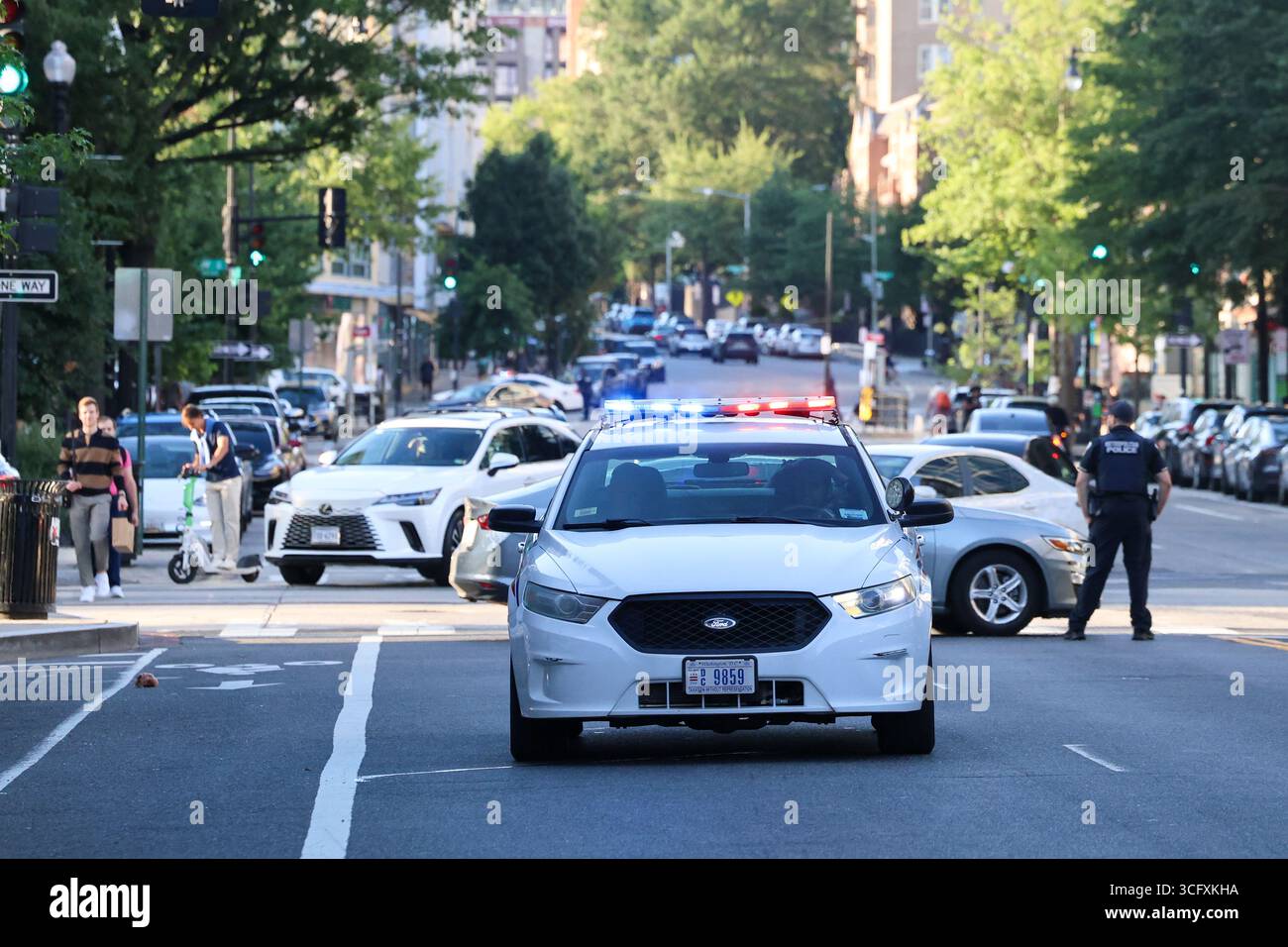 Police block off streets in dc hi-res stock photography and images - Alamy