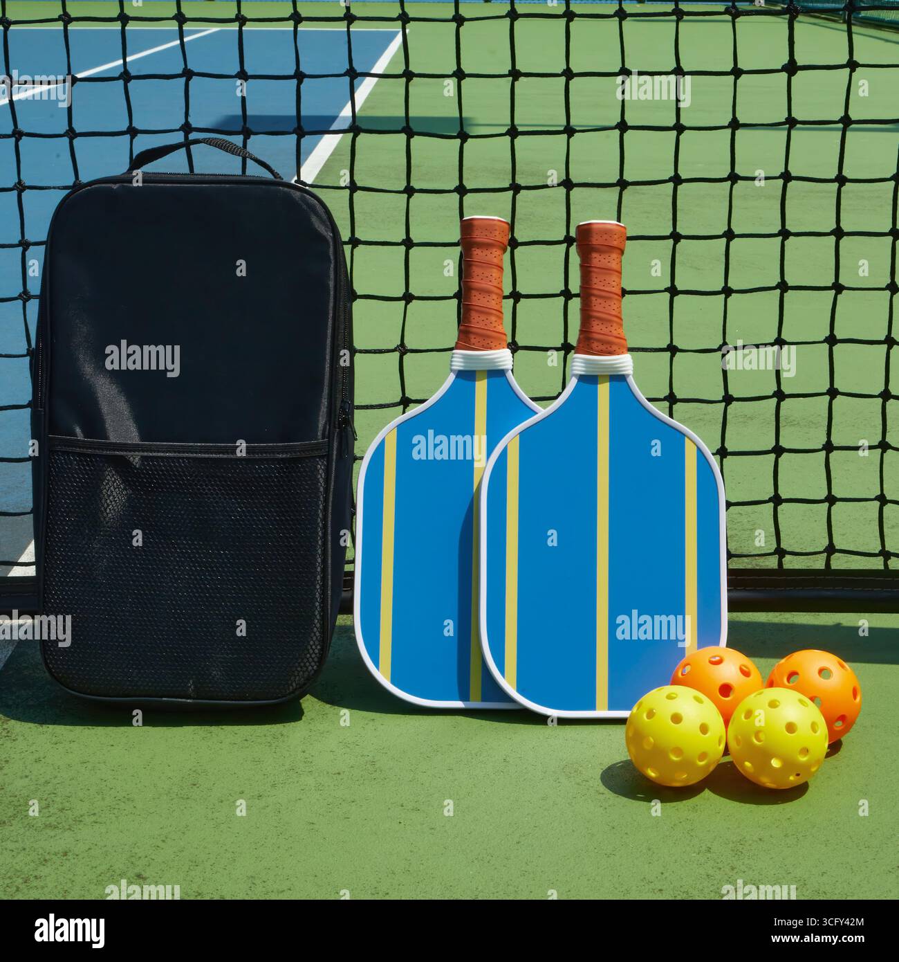 Paddle ball equipment set hi-res stock photography and images - Alamy