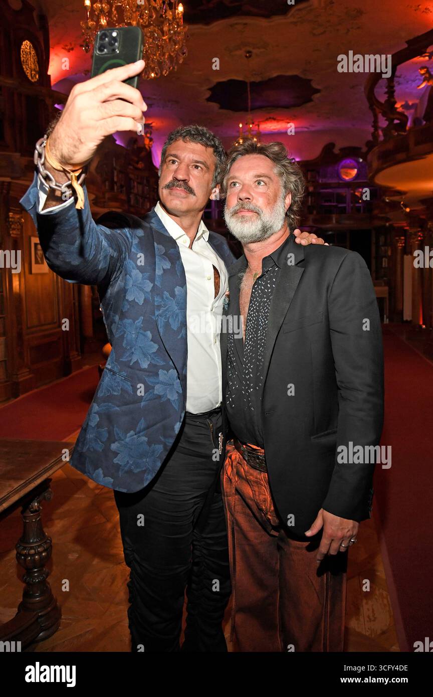 Jörn Weisbrodt und Rufus Wainwright bei der amfAR Gala 2025 Aftershow ...