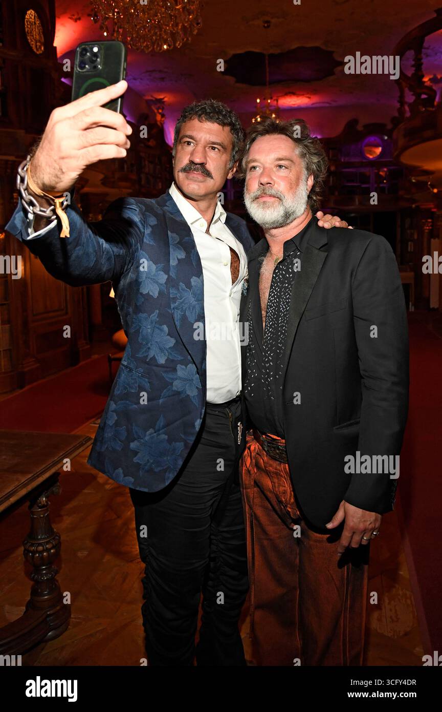 Jörn Weisbrodt und Rufus Wainwright bei der amfAR Gala 2025 Aftershow ...