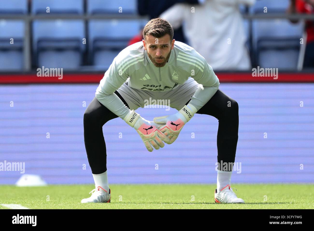Angus Gunn of Nottingham Forest warms up ahead of kick-off during the ...