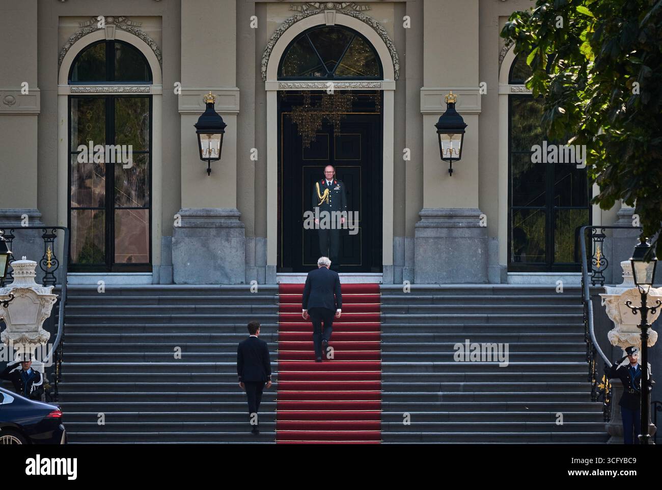 Vice-President Thom de Graaf of the Council of State arrives at Huis ...