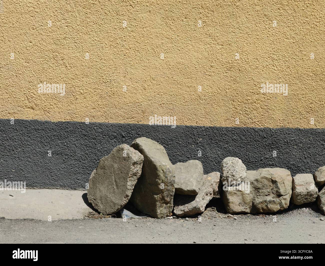 Wall stones different sizes hi-res stock photography and images - Alamy