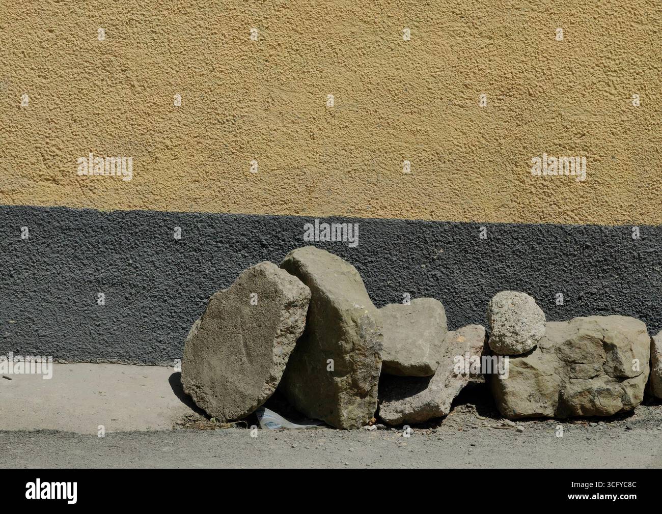 Wall stones different sizes hi-res stock photography and images - Alamy