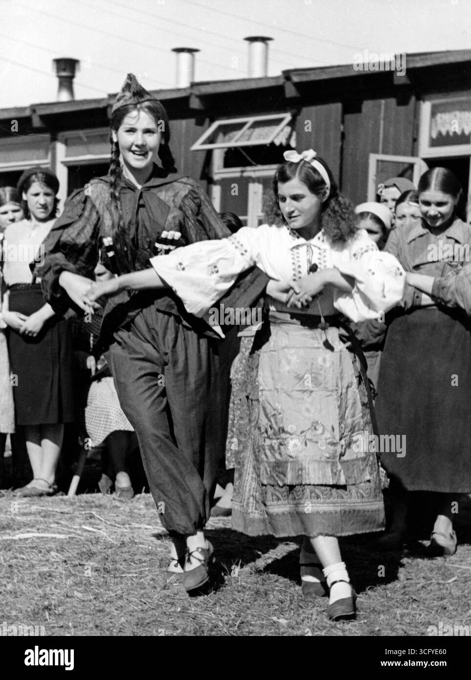 Deutsche trachten Black and White Stock Photos & Images - Alamy