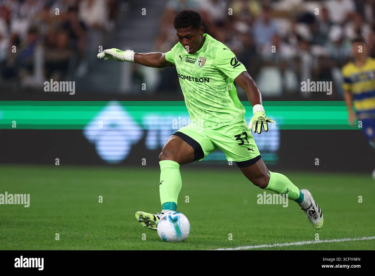 Zion Suzuki of Parma Calcio in action during the Serie A football match ...