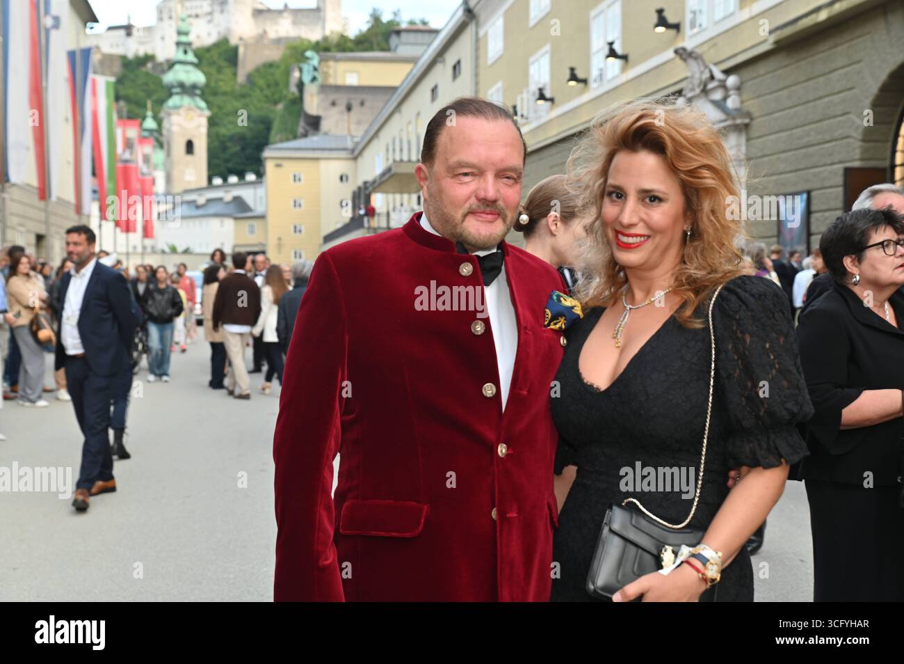 Alexander Prinz zu Schaumburg Lippe, Gattin Mahkameh Navabi, Maria ...