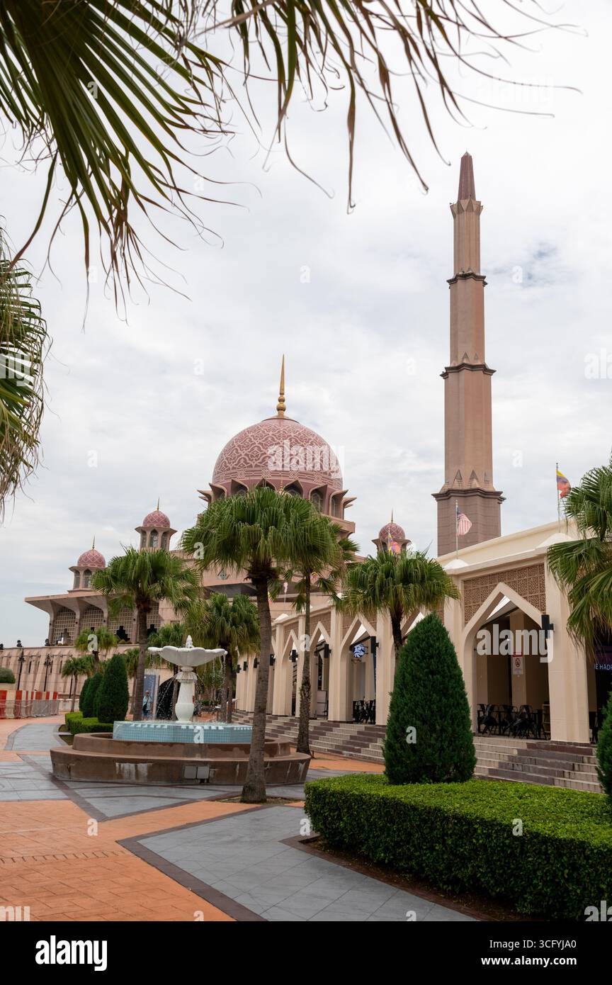 Putra Mosque is the principal mosque of Putrajaya, The Mosque is made ...