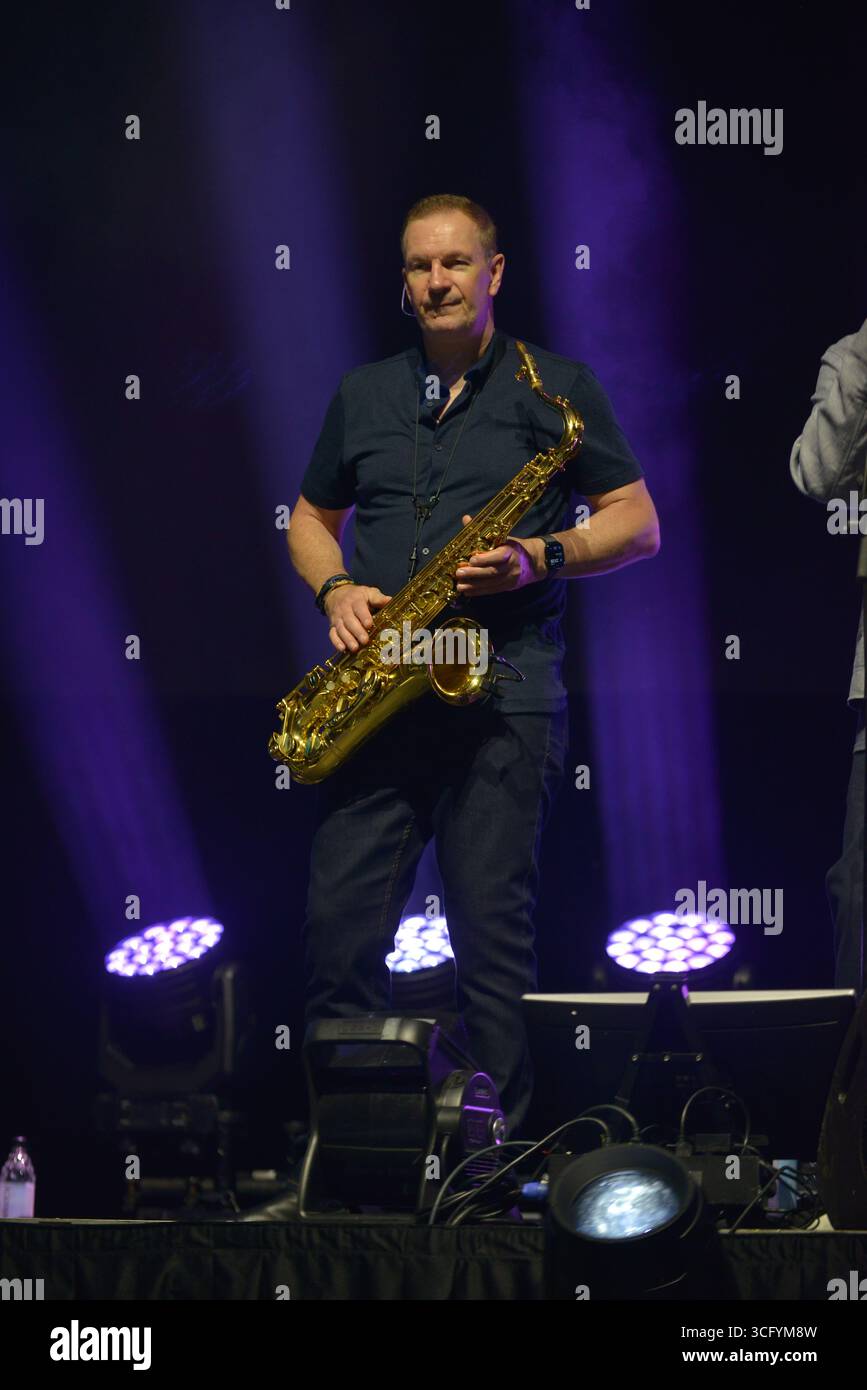 HOLLYWOOD, FLORIDA - AUGUST 22: Ian Thompson of the rock band UB40 ...
