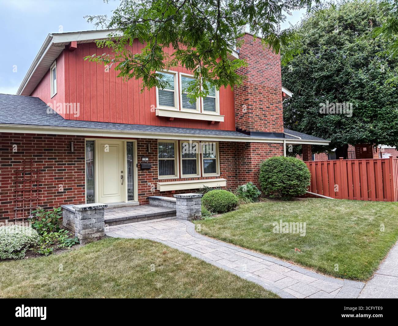 1980 house toronto hi-res stock photography and images - Alamy