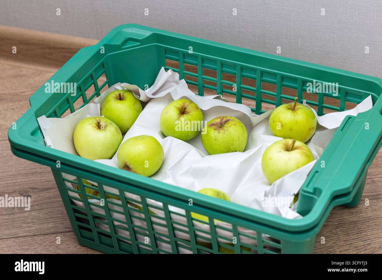 Apples in plastic crate hi-res stock photography and images - Alamy