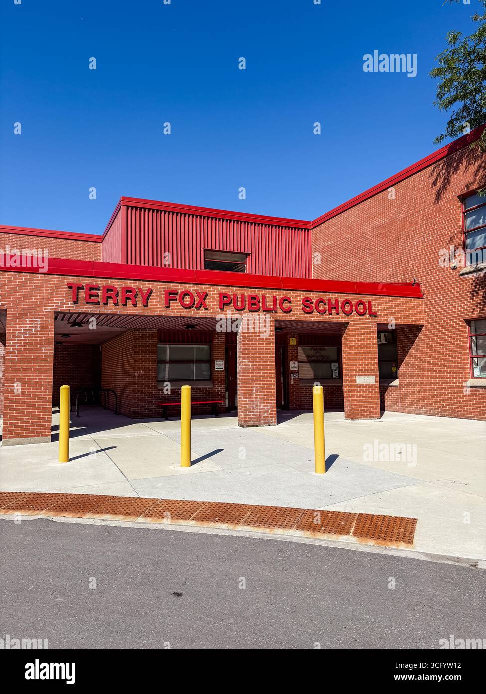 Terry fox public school hi-res stock photography and images - Alamy