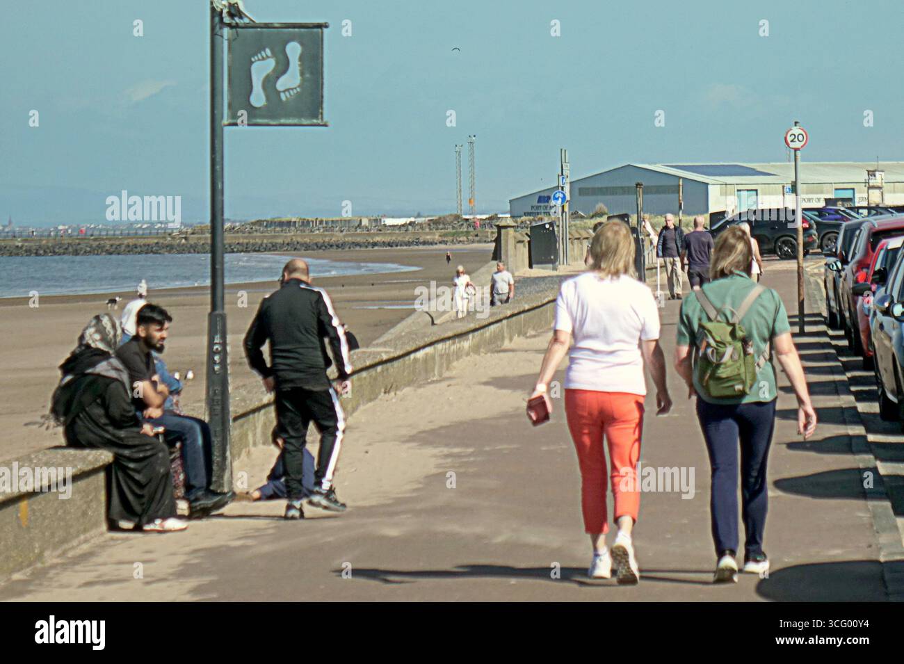 Ayr, Glasgow, Scotland, UK. 25th August, 2025. UK Weather: Temperatures ...