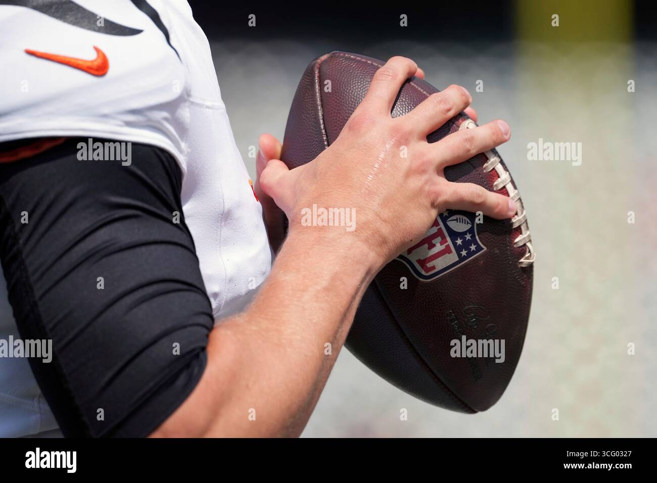 Cincinnati Bengals quarterback Joe Burrow (9) grips a football before ...