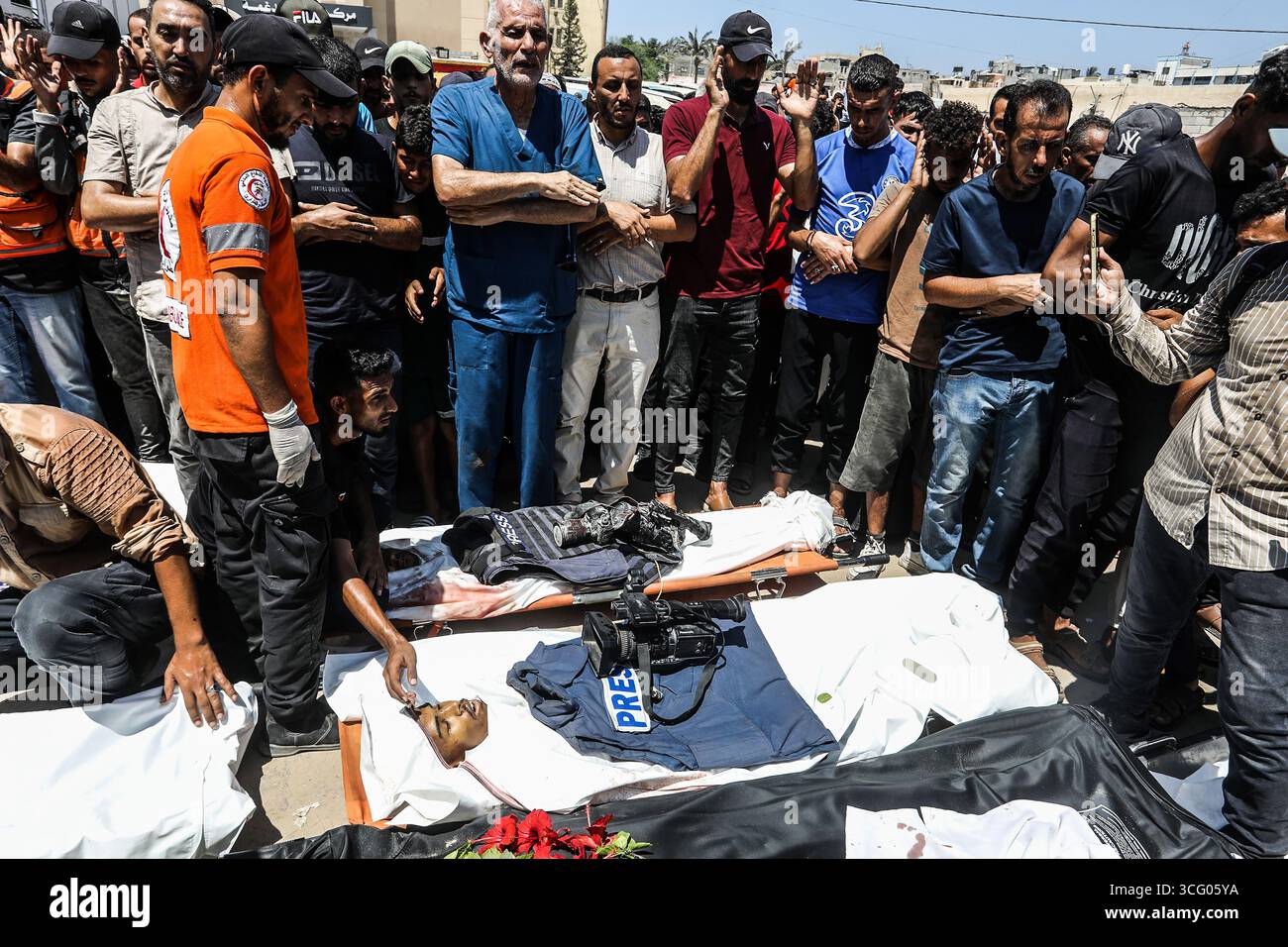 Palestinians mourners attend the funeral of Reuters photojournalist ...