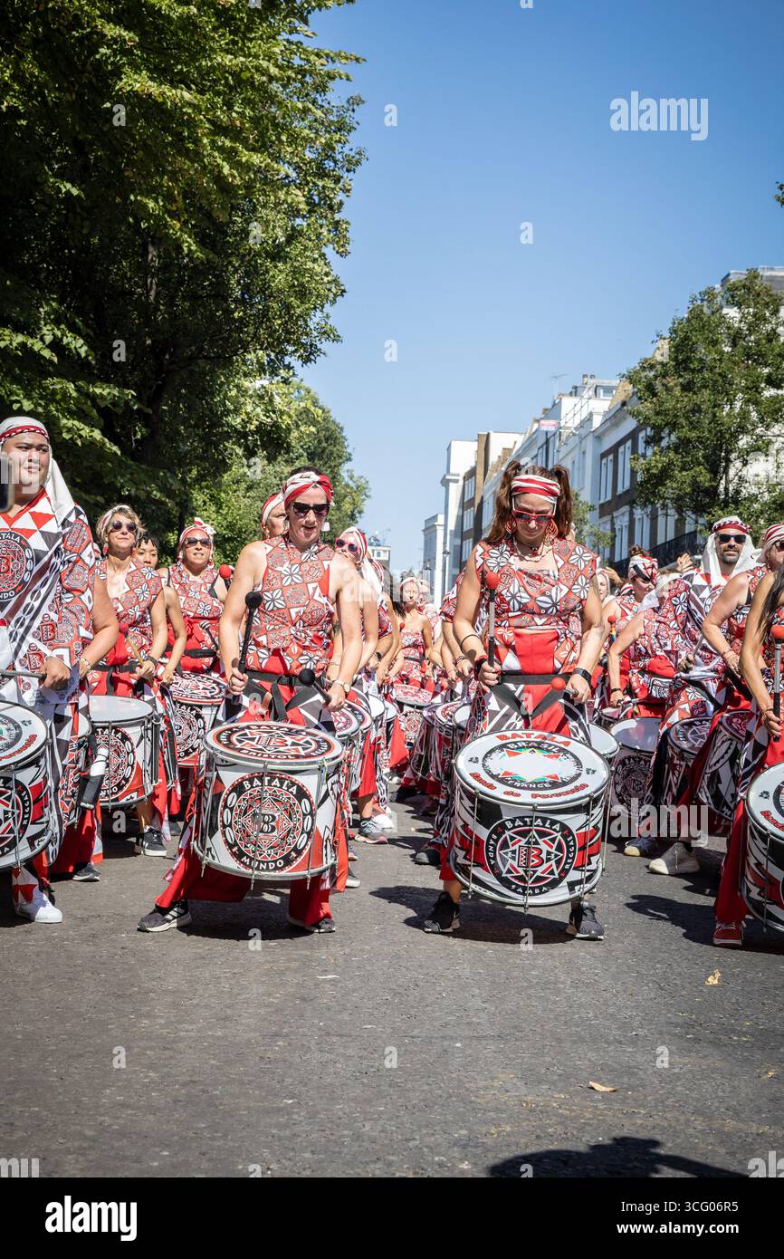 LONDON, UK - 25 Aug 2025: Performers in vibrant costumes and Brazilian ...