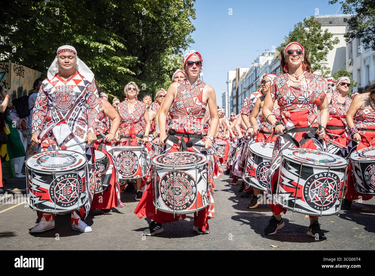 LONDON, UK - 25 Aug 2025: Performers in vibrant costumes and Brazilian ...