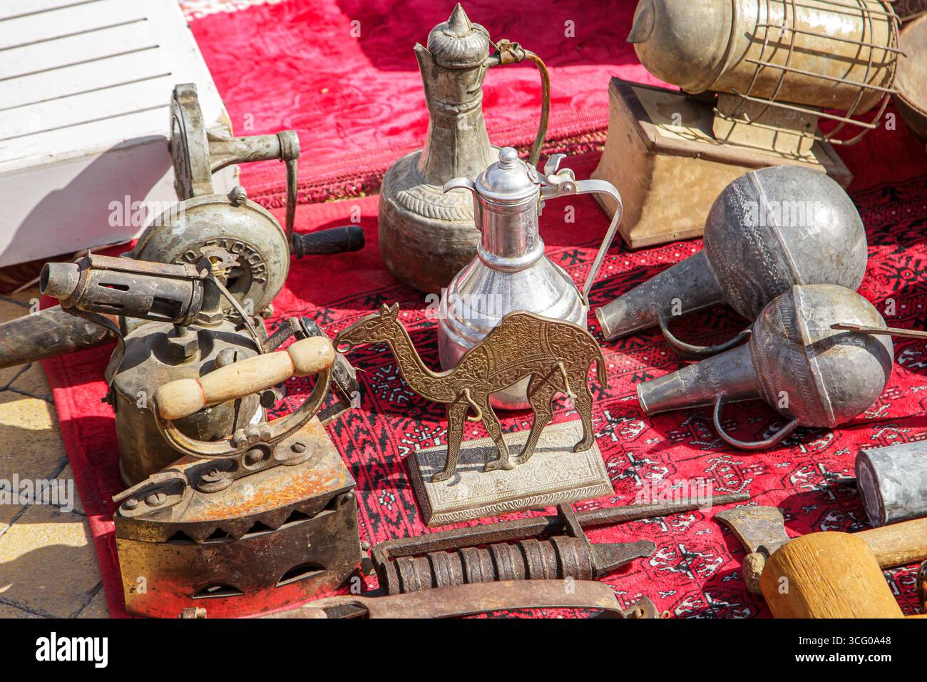 Copper kettle antique trade hi-res stock photography and images - Alamy