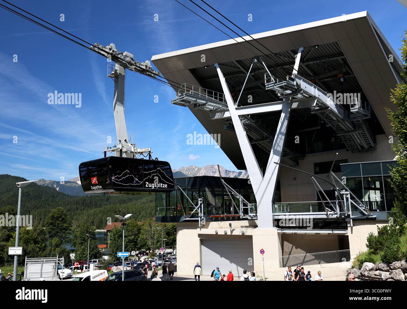 Grainau, Deutschland. 25th Aug, 2025. Hier im Bild die Zugspitz ...