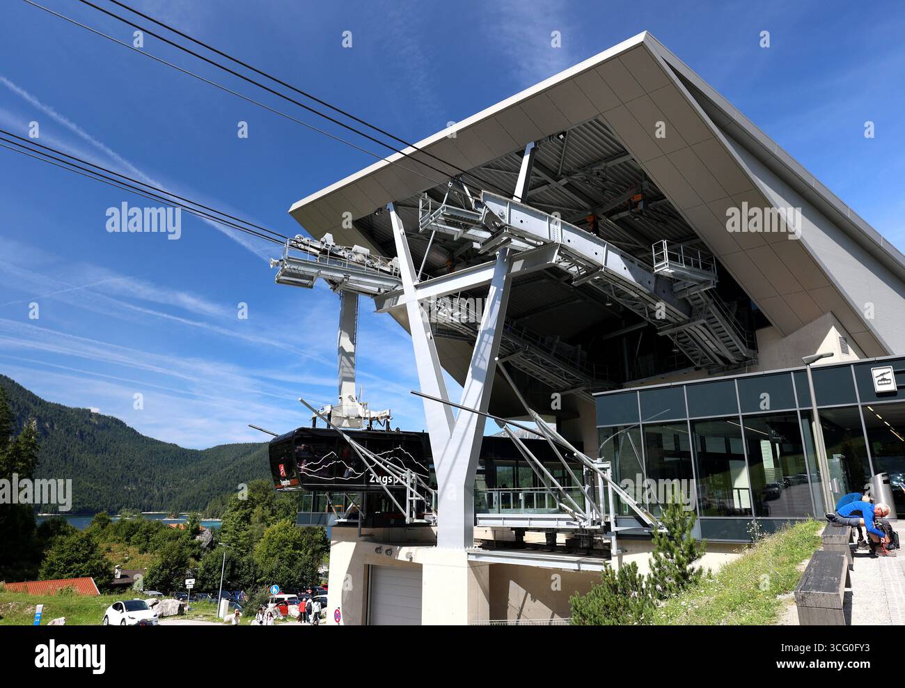 Grainau, Deutschland. 25th Aug, 2025. Hier im Bild die Zugspitz ...