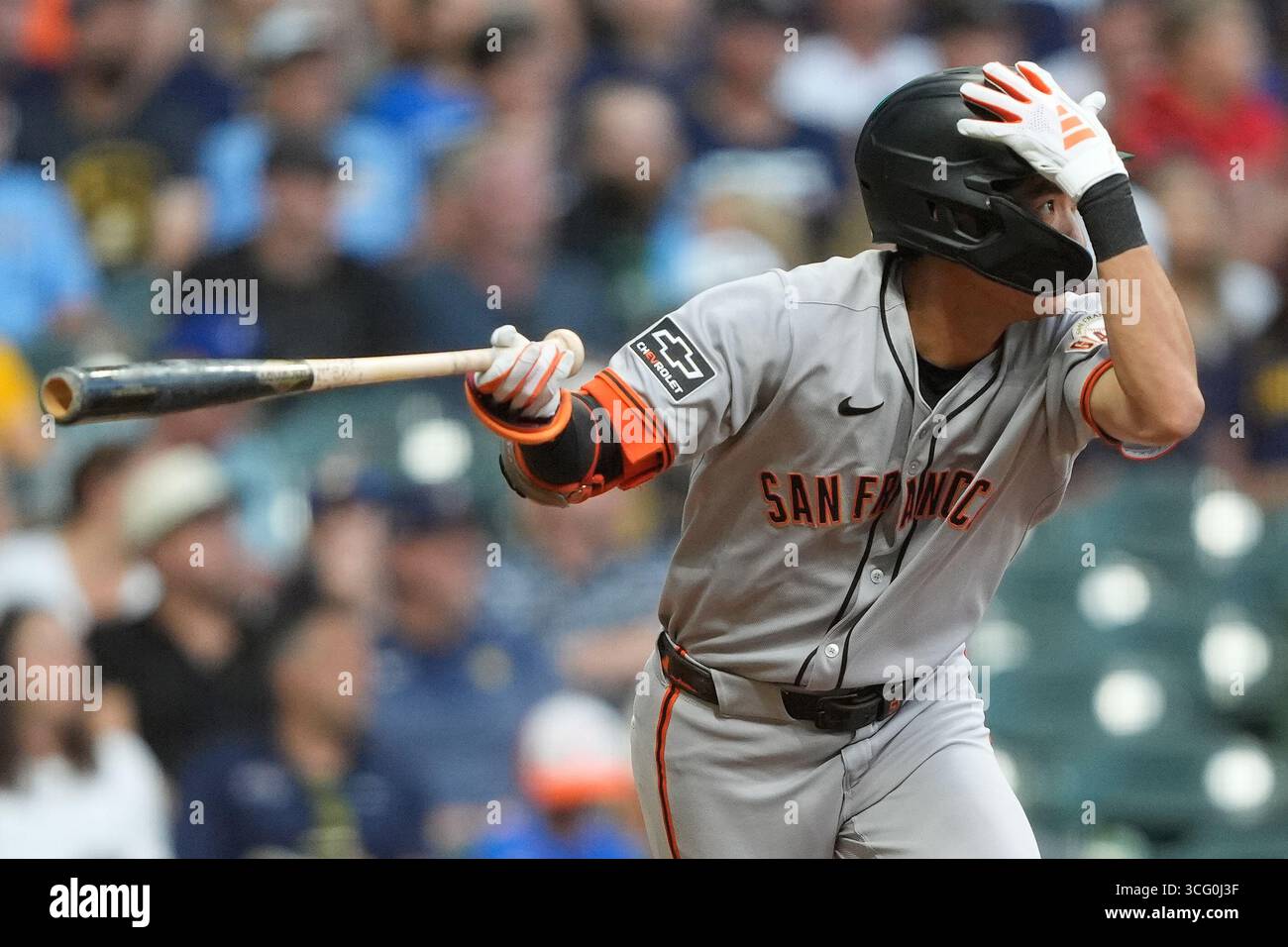 San Francisco Giants' Jung Hoo Lee runs to first base after hitting a ...