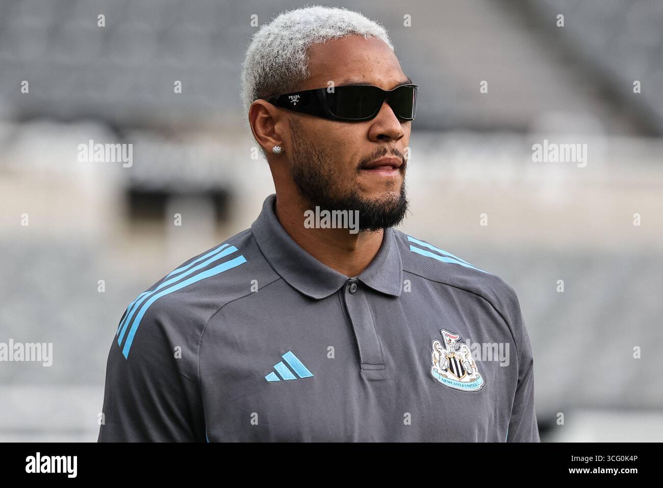 Joelinton of Newcastle Untied arrives during the Premier League match ...