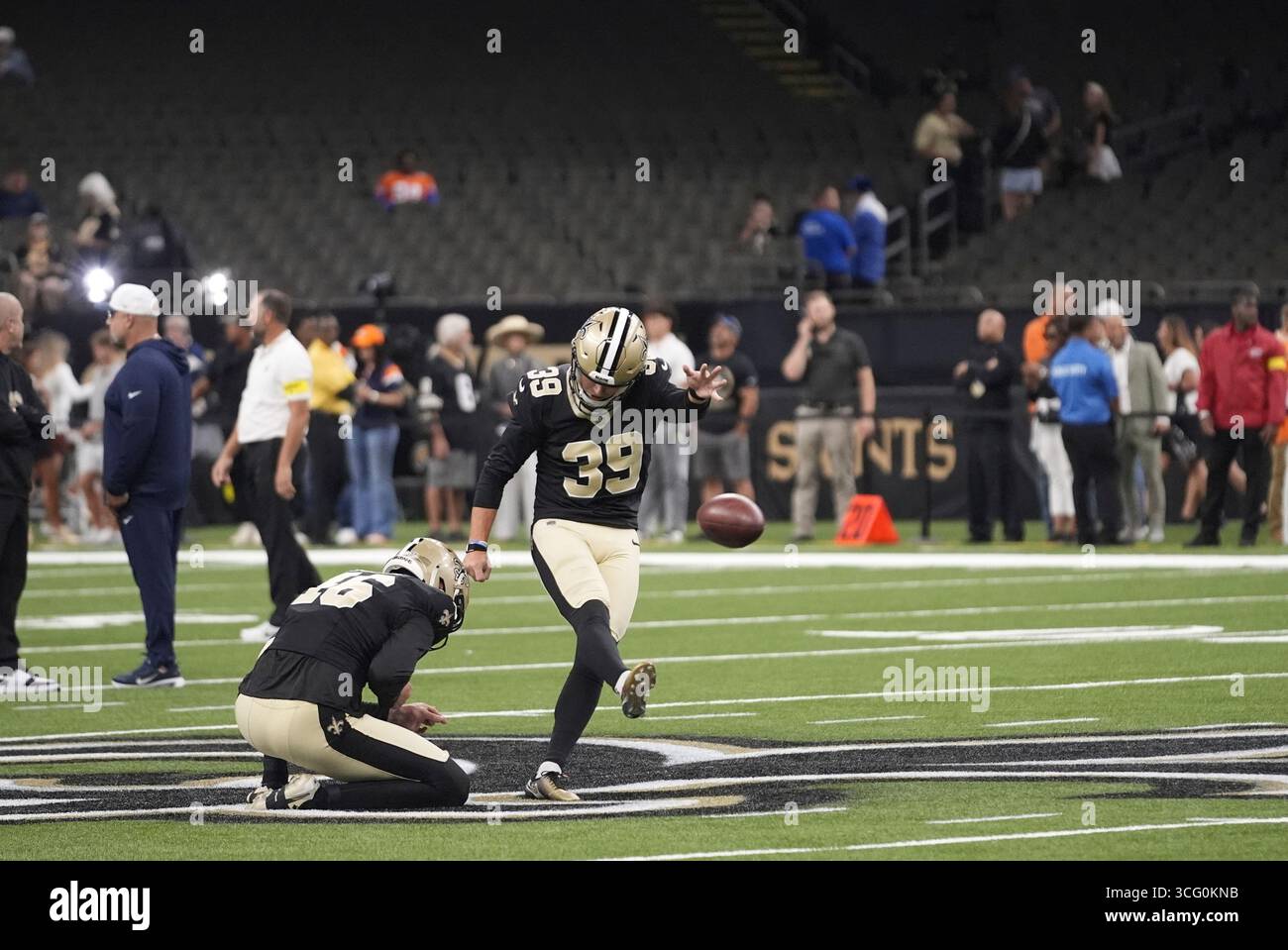 New Orleans Saints place kicker Charlie Smyth (39) warms up before a ...