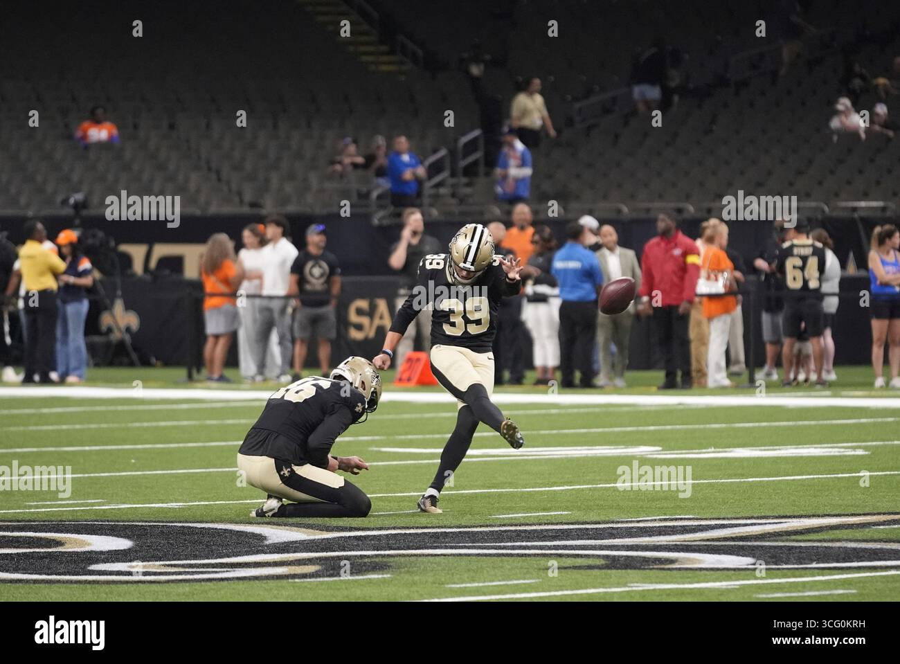 New Orleans Saints place kicker Charlie Smyth (39) warms up before a ...