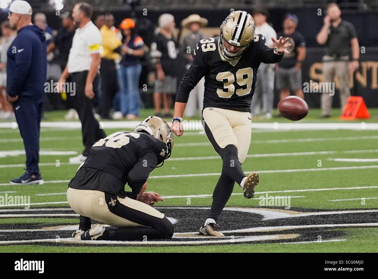 New Orleans Saints place kicker Charlie Smyth (39) warms up before a ...