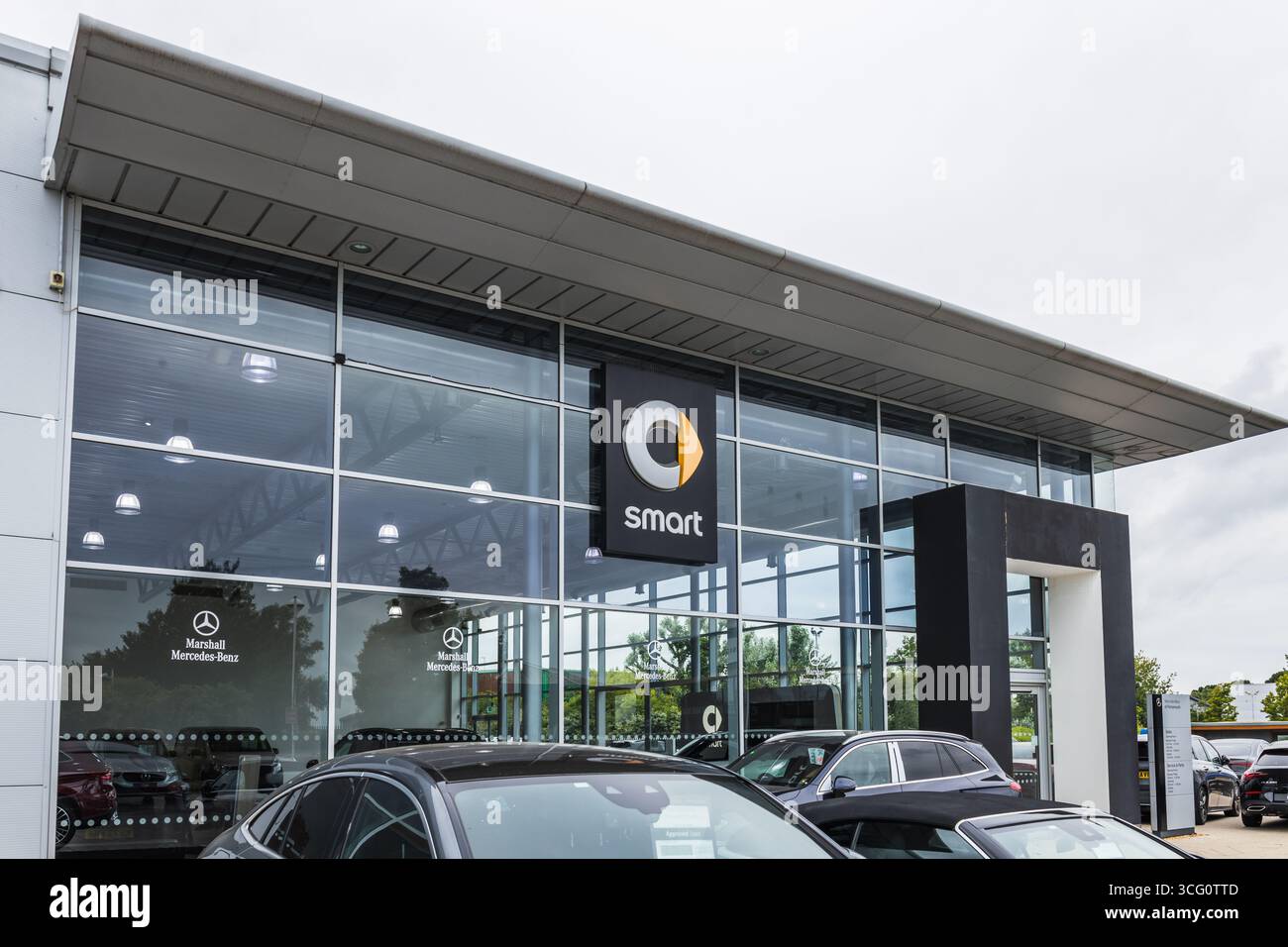Smart car dealership exterior hi-res stock photography and images - Alamy
