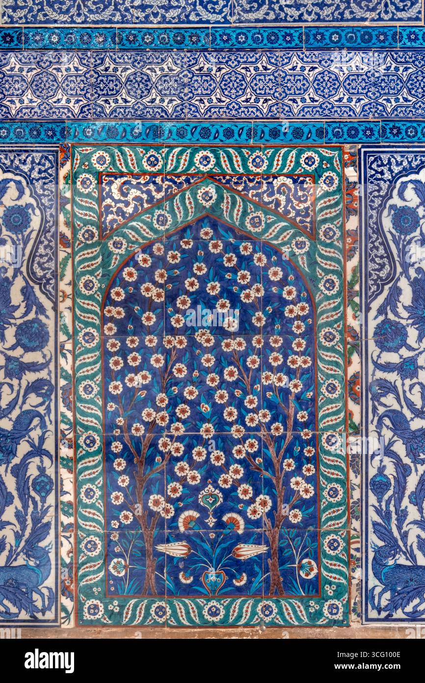 Ottoman Iznik Tile Art – Harmony of Nature and Geometry Stock Photo - Alamy