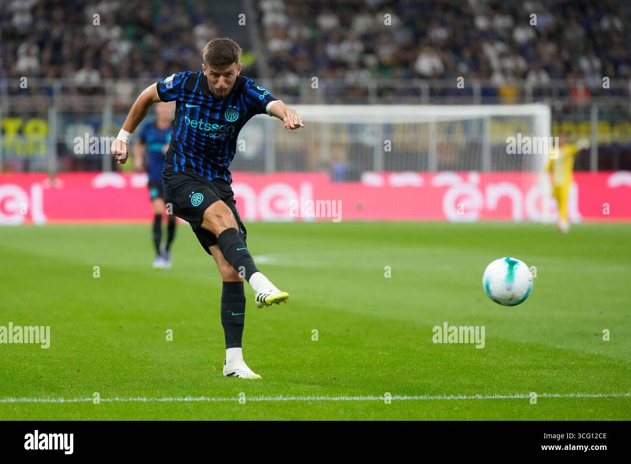 Inter Milan's Peter Sucic attempts a shot on goal during a Serie A soccer match between Inter ...