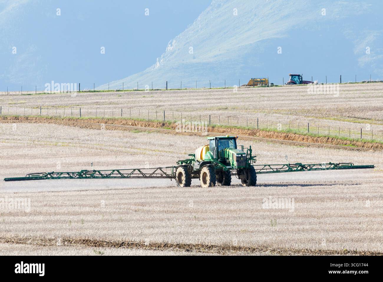 John deere crop spraayer hi-res stock photography and images - Alamy