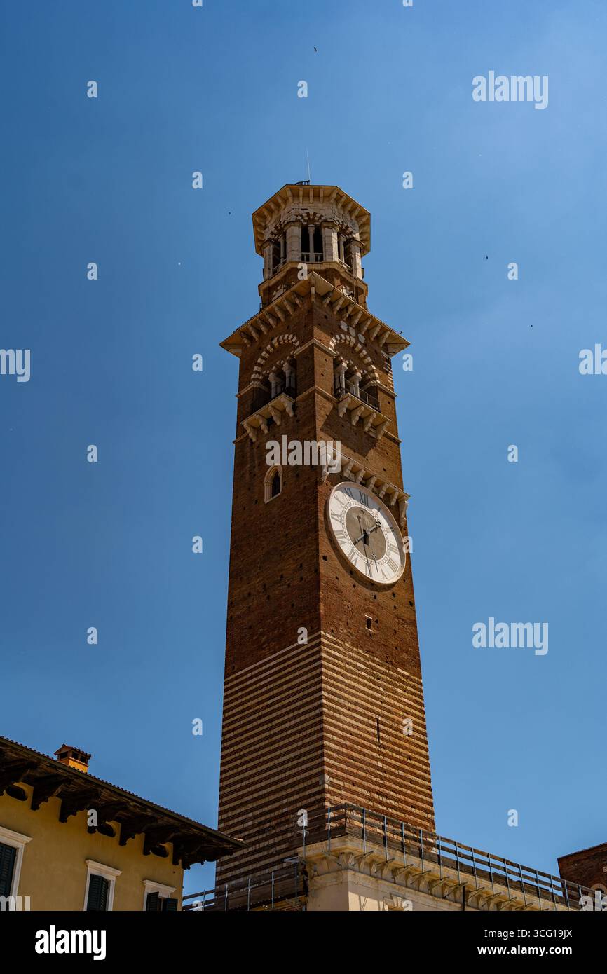 Torre dei Lamberti Clock Tower in Verona Old Town Stock Photo - Alamy