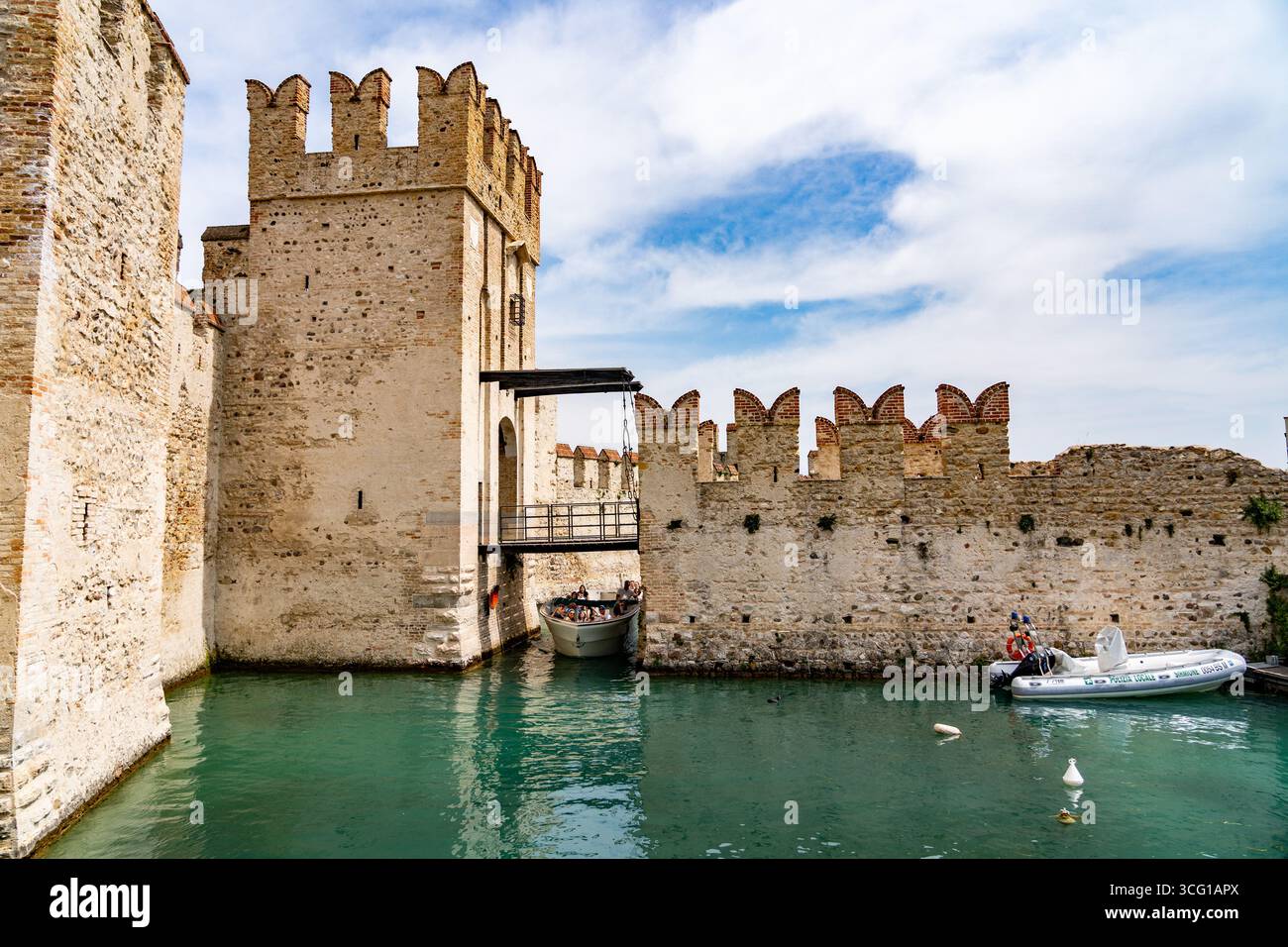 Old castle harbor walls hi-res stock photography and images - Alamy