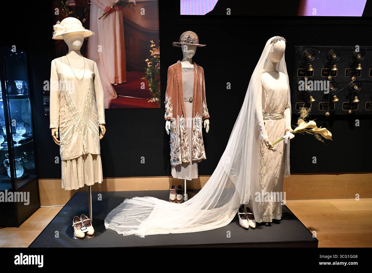 Matthew crawley lady mary hi-res stock photography and images - Alamy