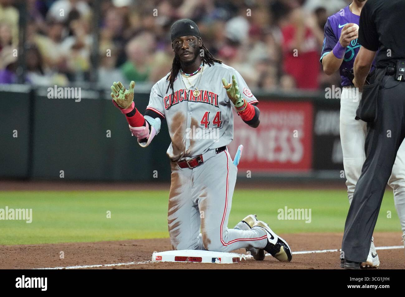 Cincinnati Reds' Elly De La Cruz celebrates his triple against the ...