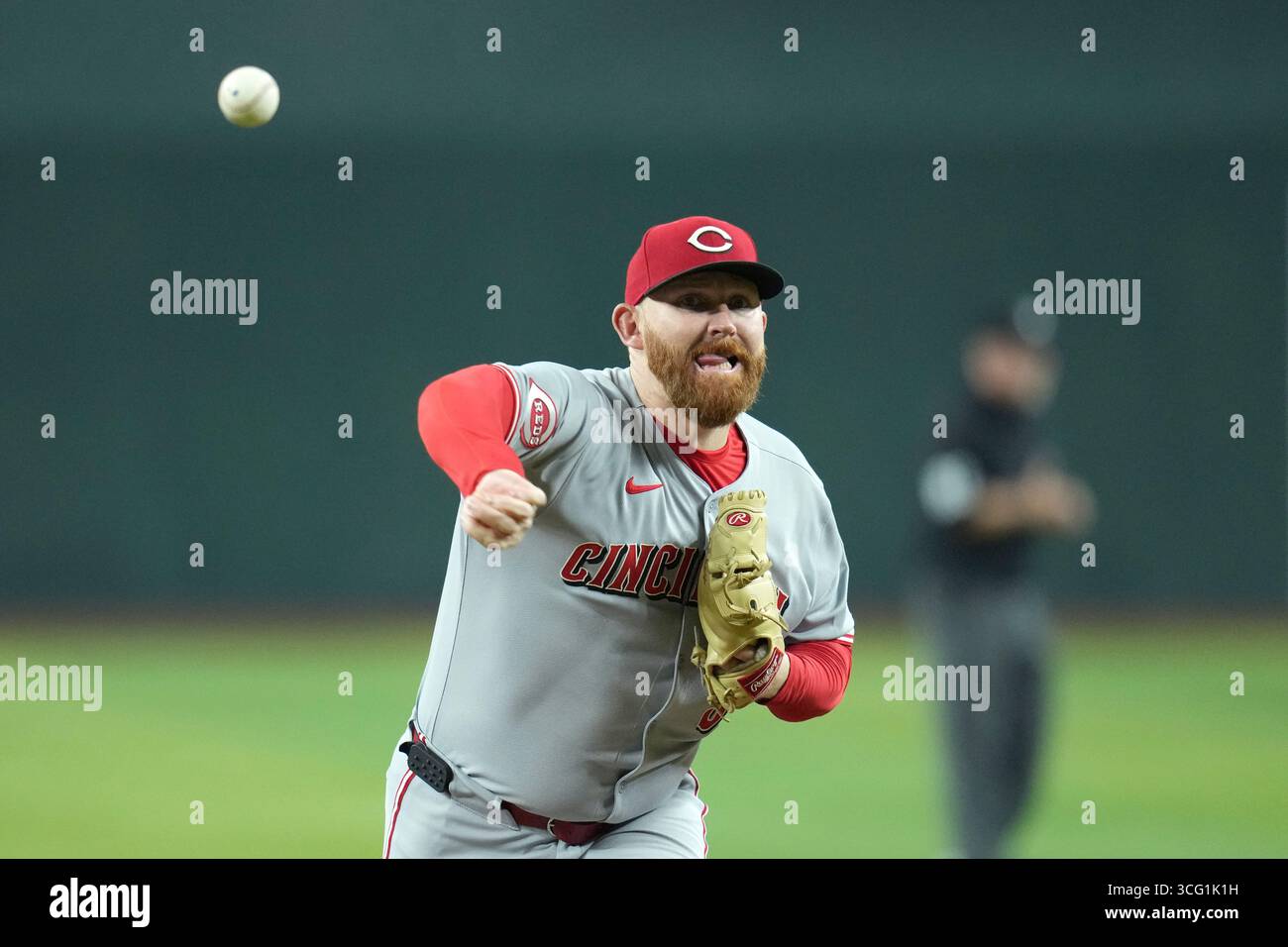 Cincinnati Reds starting pitcher Zack Littell warms up during the first ...