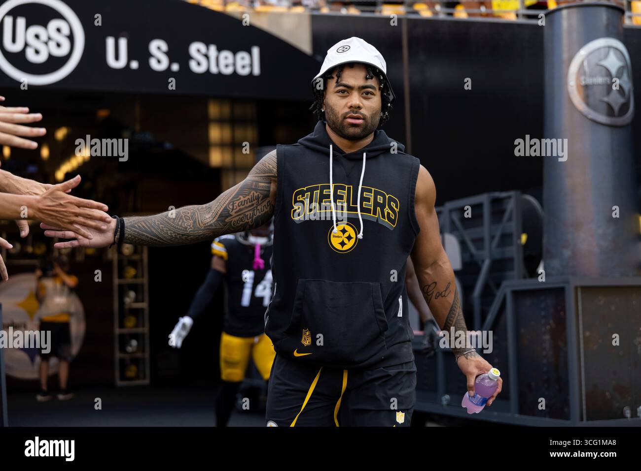 Pittsburgh Steelers running back Jaylen Warren (30) greets fans before ...