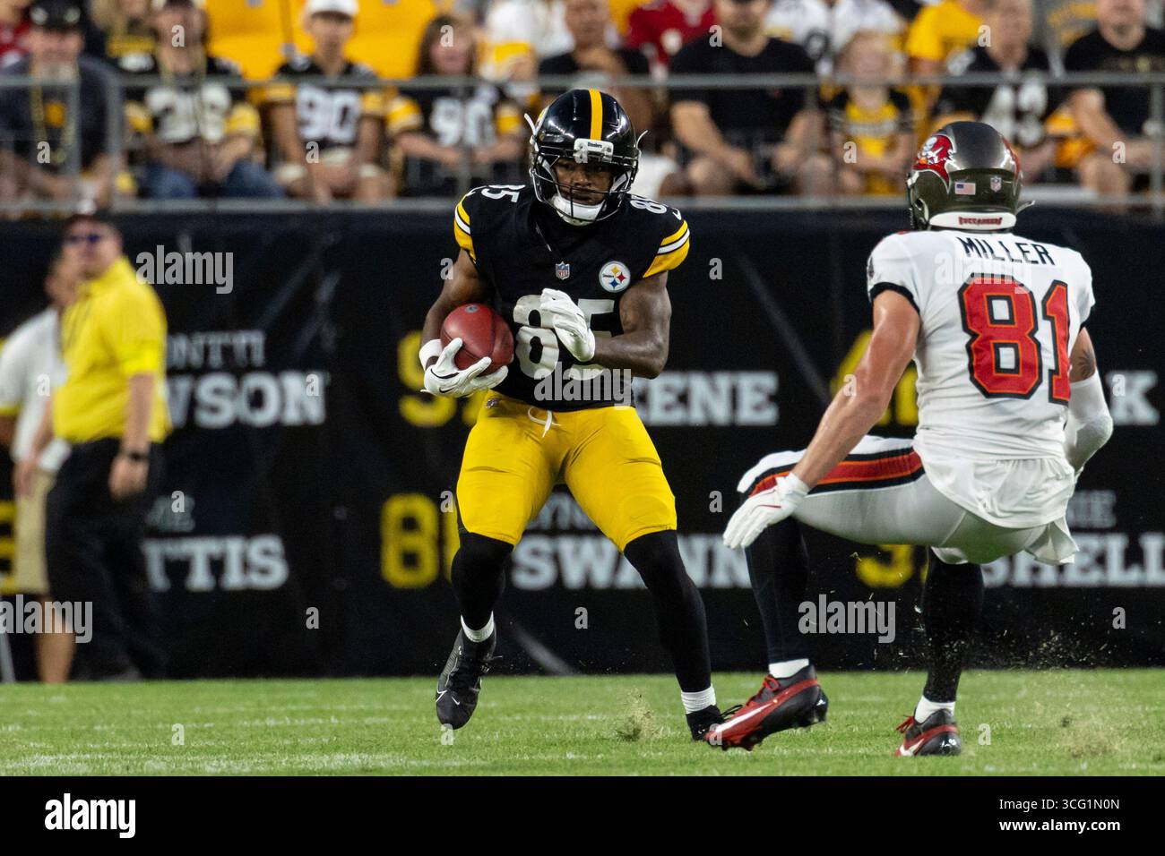 Pittsburgh Steelers wide receiver Ke'Shawn Williams (85) returns a punt ...