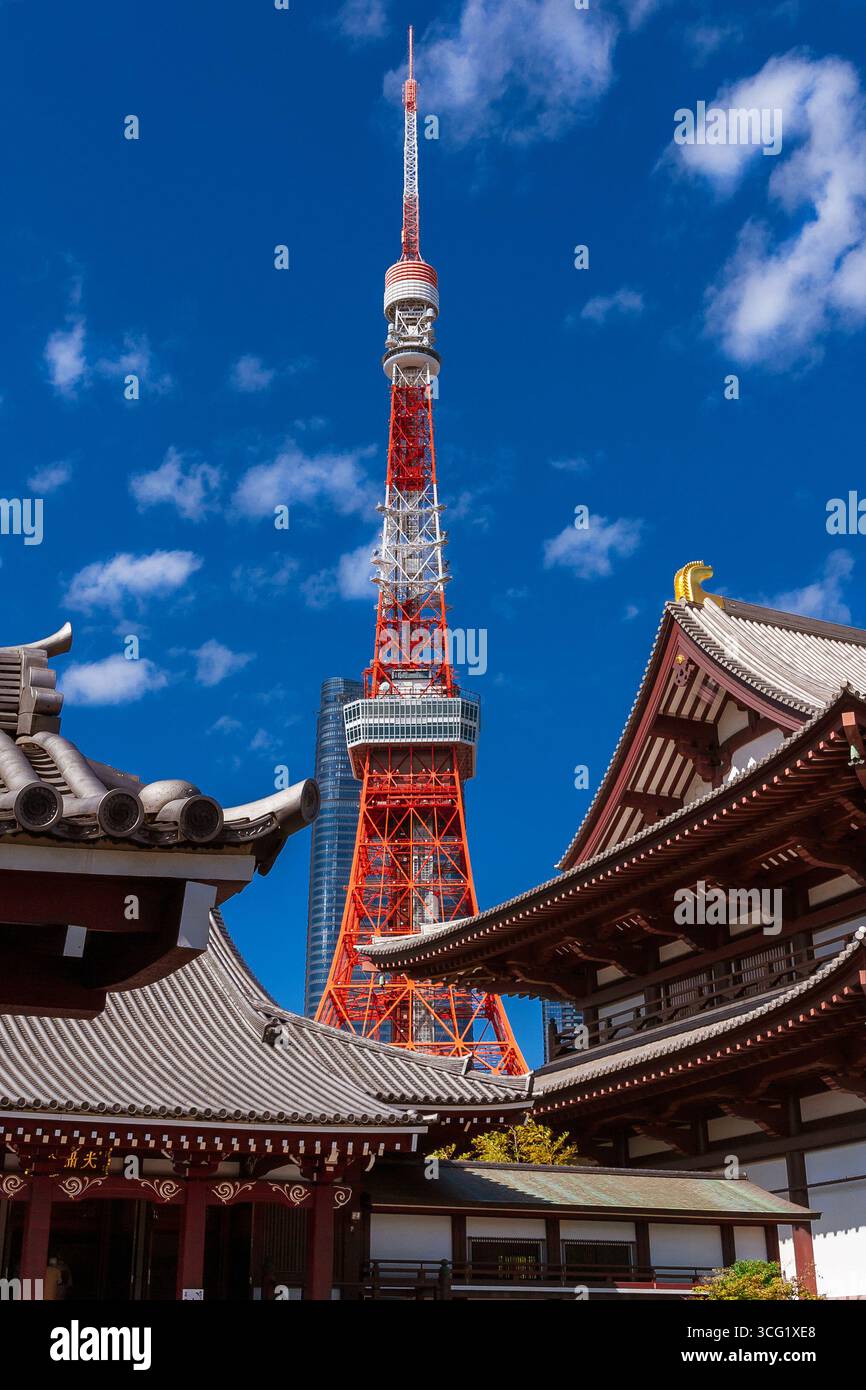 Japan between tradition and modernity. Traditional architecture side by ...