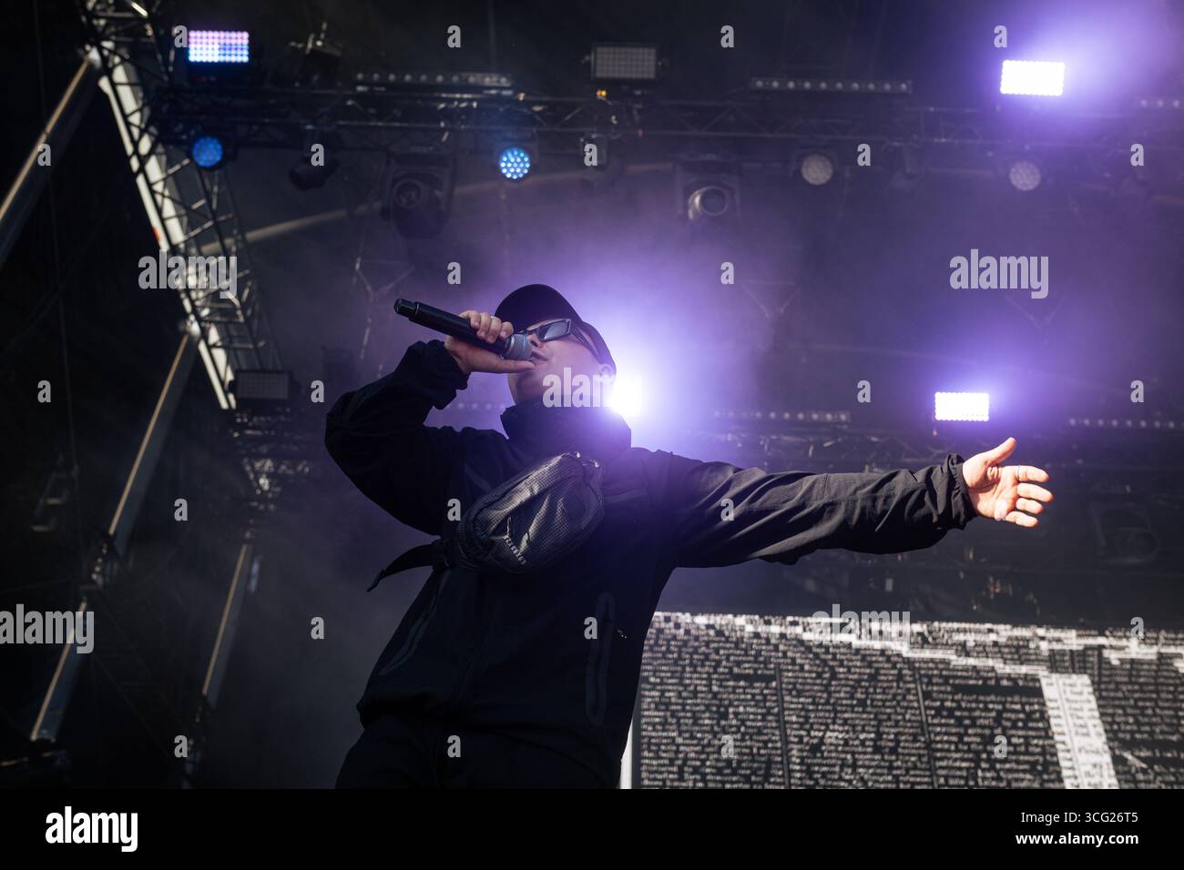 Mo performing on stage hi-res stock photography and images - Alamy