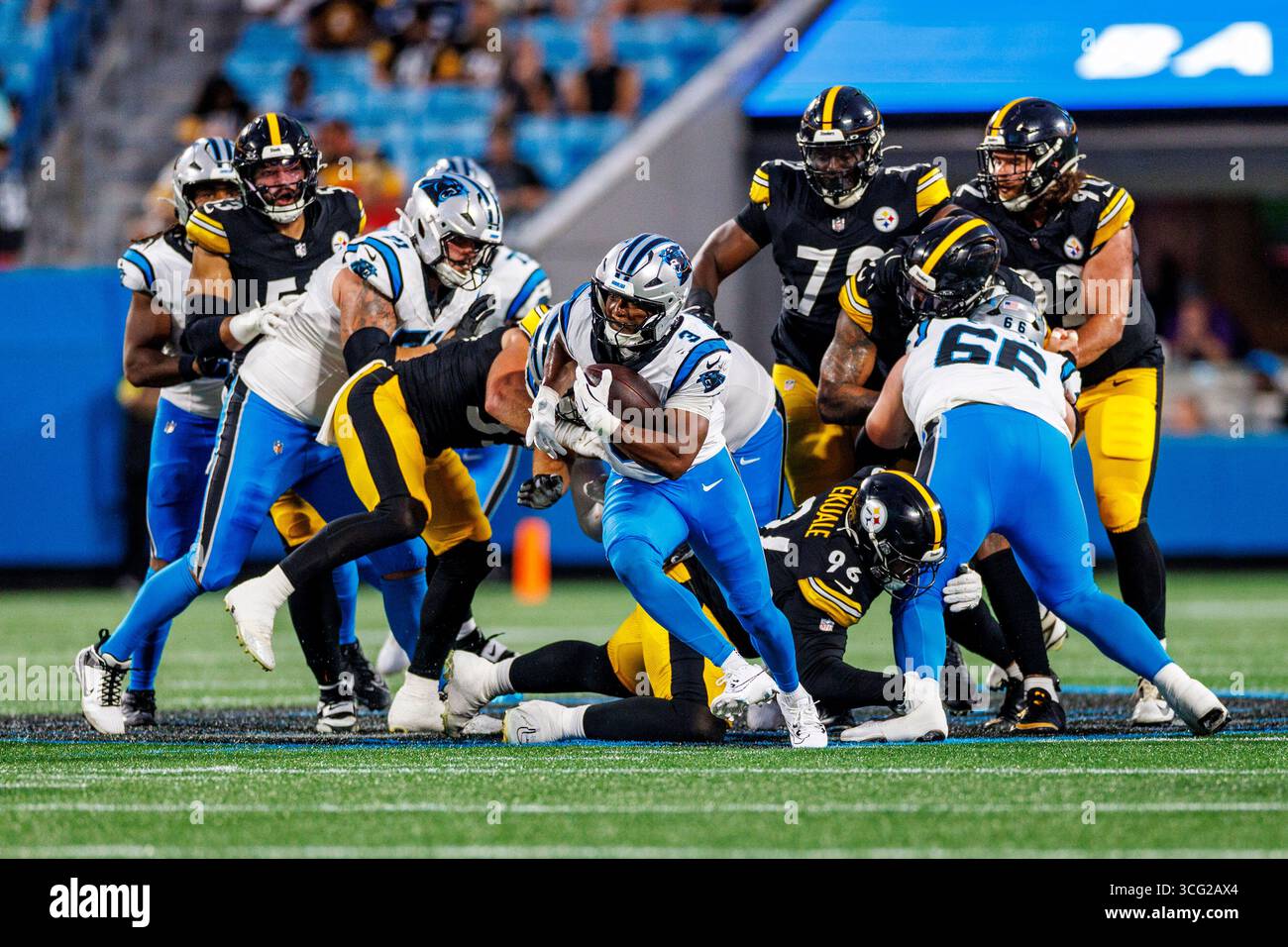 Carolina Panthers running back Raheem Blackshear (3) runs the ball ...