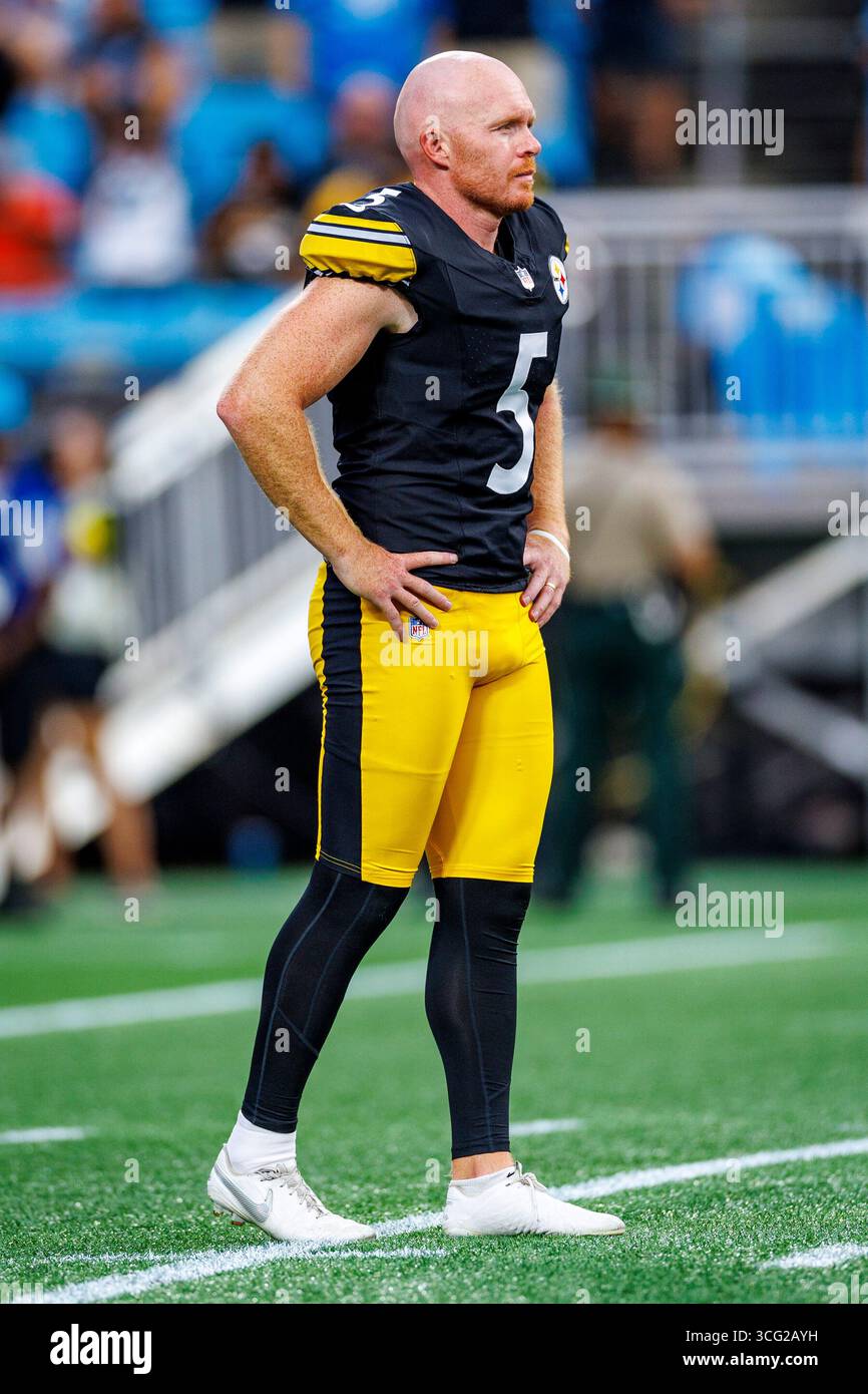 Pittsburgh Steelers punter Cameron Johnston (5) looks at the scoreboard ...