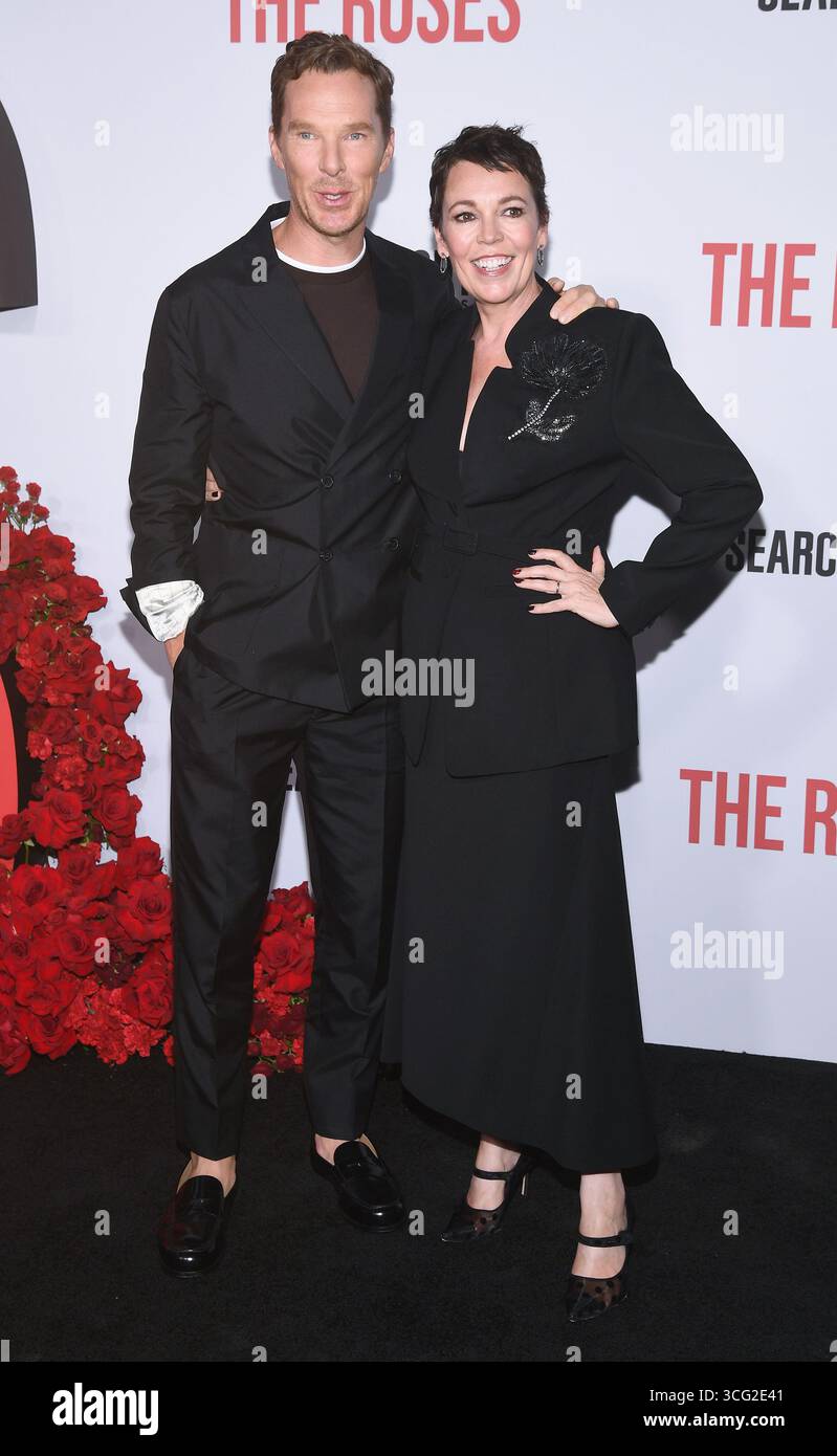 (L-R) Benedict Cumberbatch and Olivia Colman attend 'The Roses' New ...