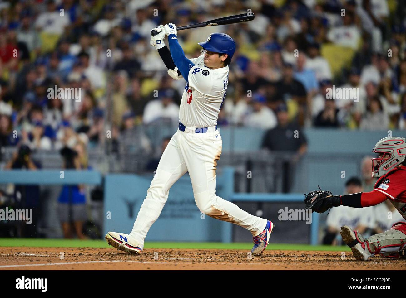 Los Angeles Dodgers Shohei Ohtani (17) lines out to first base in the ...