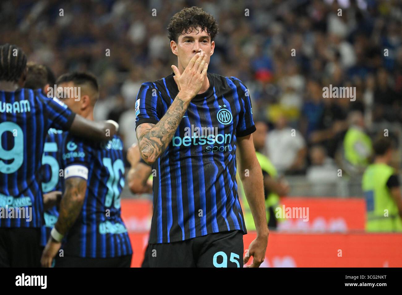 Milan, Italy. 25th Aug, 2025. Alessandro Bastoni of Inter celebrates ...